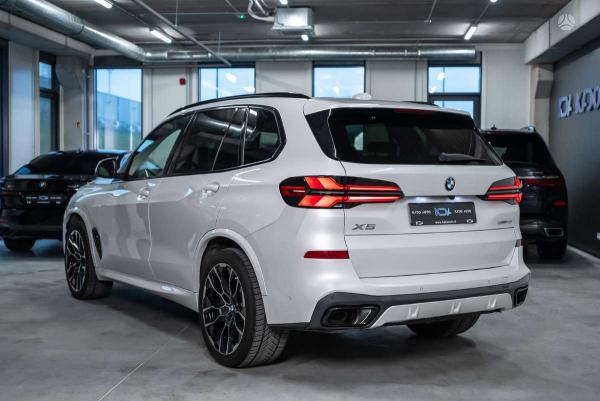 White BMW X5 2024 in Kaunas, with an engine capacity of 3.00 L and mileage of 34 thousand km for 64950 €, photo 6 on AUTOMOTO.COM.LV