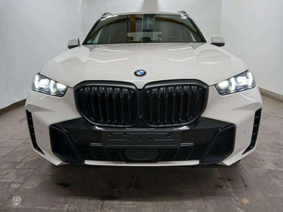 White BMW X5 2024 in Vilnius, with an engine capacity of 2.99 L and mileage of 128 thousand km for 69690 €, photo 2 on AUTOMOTO.COM.LV
