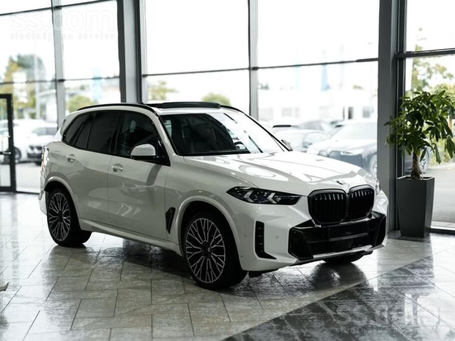 Balts BMW X5 2024 Tukums, ar dzinēja tilpumu 3.00 L un nobraukumu 25 tūkst. km par 88800 €, foto 1 vietnē AUTOMOTO.COM.LV