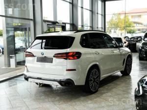 Balts BMW X5 2024 Tukums, ar dzinēja tilpumu 3.00 L un nobraukumu 25 tūkst. km par 88800 €, foto 2 vietnē AUTOMOTO.COM.LV
