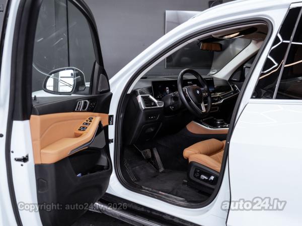 Balts BMW X5 2024 Tallina, ar dzinēja tilpumu 3.00 L un nobraukumu 86 tūkst. km par 79900 €, foto 4 vietnē AUTOMOTO.COM.LV