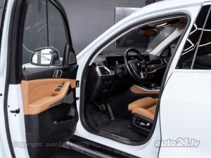 Белый БМВ Х5 2024 в Таллин, объемом двигателя 3.00 л и пробегом 86 тыс. км за 79900 €, фото 5 на AUTOMOTO.COM.LV