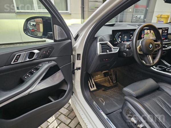 White BMW X5 2024 in Riga, with an engine capacity of 4.40 L and mileage of 41 thousand km for 84700 €, photo 7 on AUTOMOTO.COM.LV
