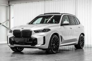 White BMW X5 2025 in Tukums, with an engine capacity of 0.00 L and mileage of 34 thousand km for 75990 €, photo  on AUTOMOTO.COM.LV