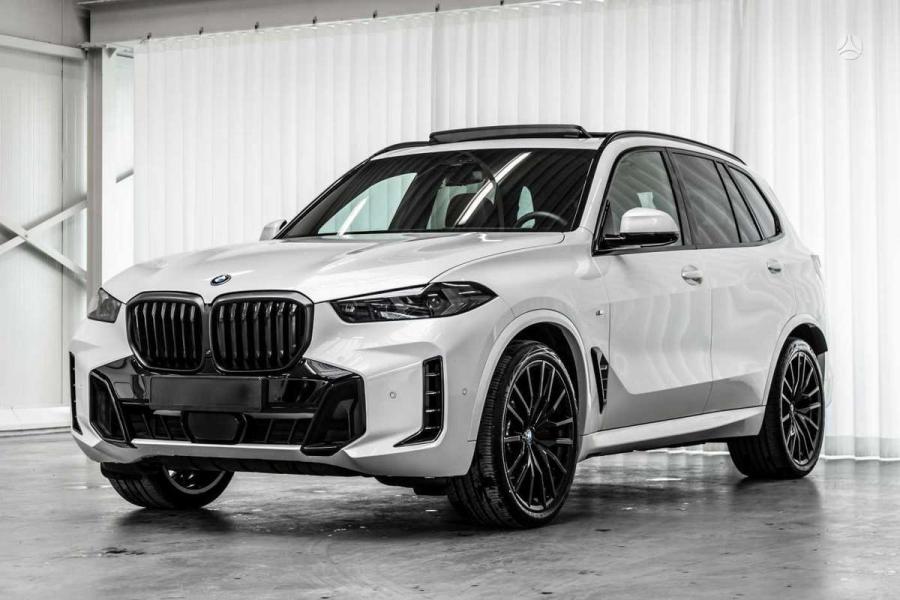 White BMW X5 2025 in Tukums, with an engine capacity of 0.00 L and mileage of 34 thousand km for 75990 €, photo 1 on AUTOMOTO.COM.LV