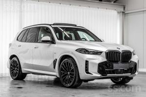 Balts BMW X5 2025 Tukums, ar dzinēja tilpumu 3.00 L un nobraukumu 0 tūkst. km par 75990 €, foto 3 vietnē AUTOMOTO.COM.LV