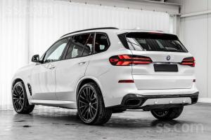 Balts BMW X5 2025 Tukums, ar dzinēja tilpumu 3.00 L un nobraukumu 0 tūkst. km par 75990 €, foto 5 vietnē AUTOMOTO.COM.LV