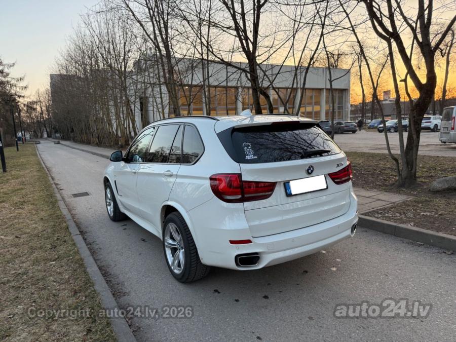 White BMW X5 2018 in Tallinn, with an engine capacity of 3.00 L and mileage of 143 thousand km for 27900 €, photo 5 on AUTOMOTO.COM.LV