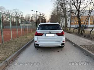 White BMW X5 2018 in Tallinn, with an engine capacity of 3.00 L and mileage of 143 thousand km for 27900 €, photo 6 on AUTOMOTO.COM.LV