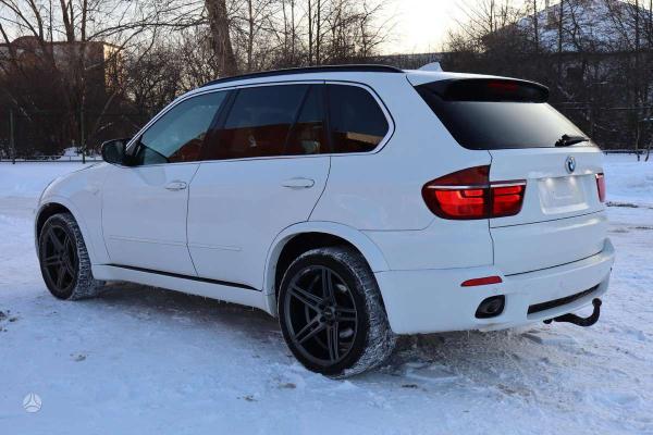 Balts BMW X5 2008 Klaipėda, ar dzinēja tilpumu 3.00 L un nobraukumu 318 tūkst. km par 9500 €, foto 2 vietnē AUTOMOTO.COM.LV