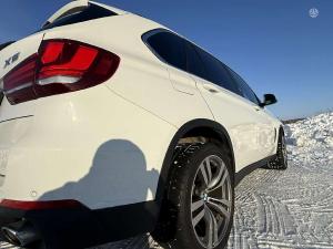 White BMW X5 2014 in Siauliai, with an engine capacity of 2.00 L and mileage of 232 thousand km for 17950 €, photo 3 on AUTOMOTO.COM.LV