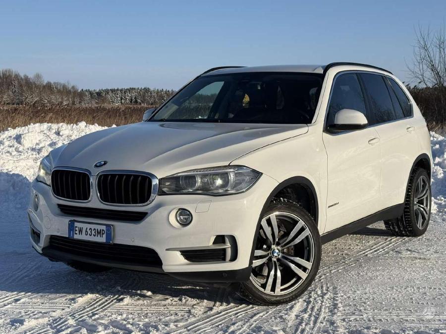 White BMW X5 2014 in Siauliai, with an engine capacity of 2.00 L and mileage of 232 thousand km for 17950 €, photo 4 on AUTOMOTO.COM.LV