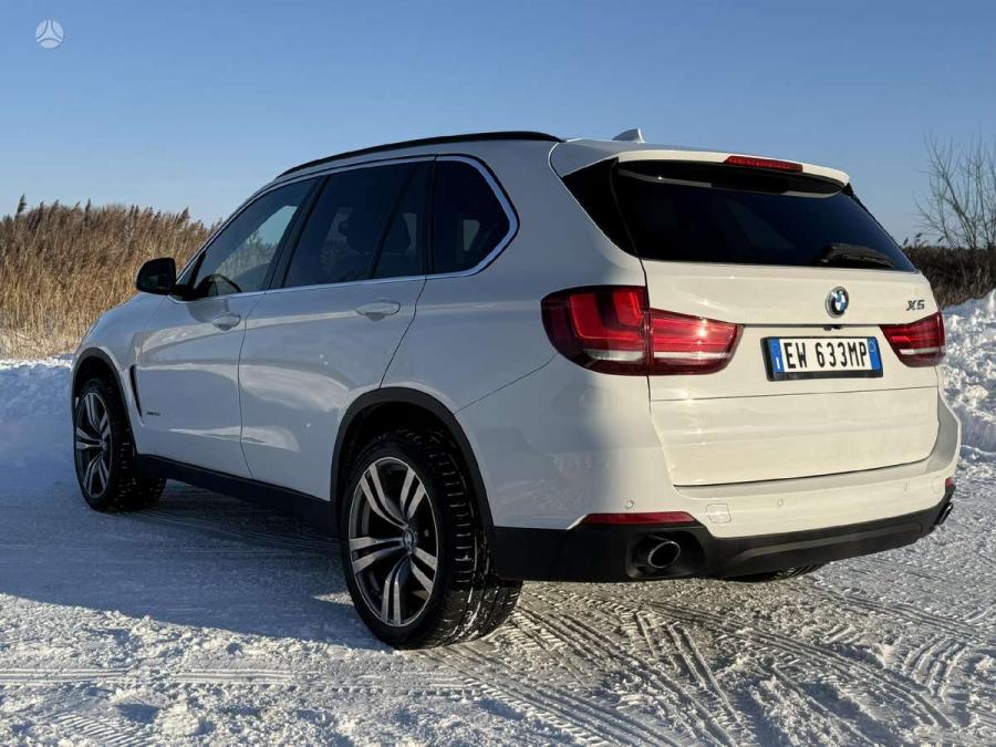 White BMW X5 2014 in Siauliai, with an engine capacity of 2.00 L and mileage of 232 thousand km for 17950 €, photo 5 on AUTOMOTO.COM.LV