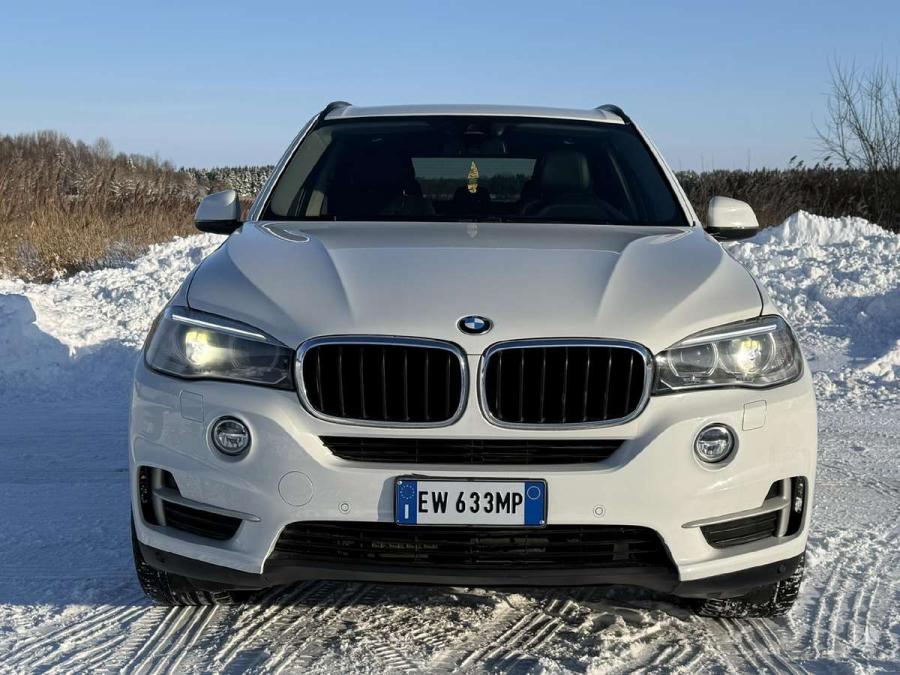 White BMW X5 2014 in Siauliai, with an engine capacity of 2.00 L and mileage of 232 thousand km for 17950 €, photo 7 on AUTOMOTO.COM.LV