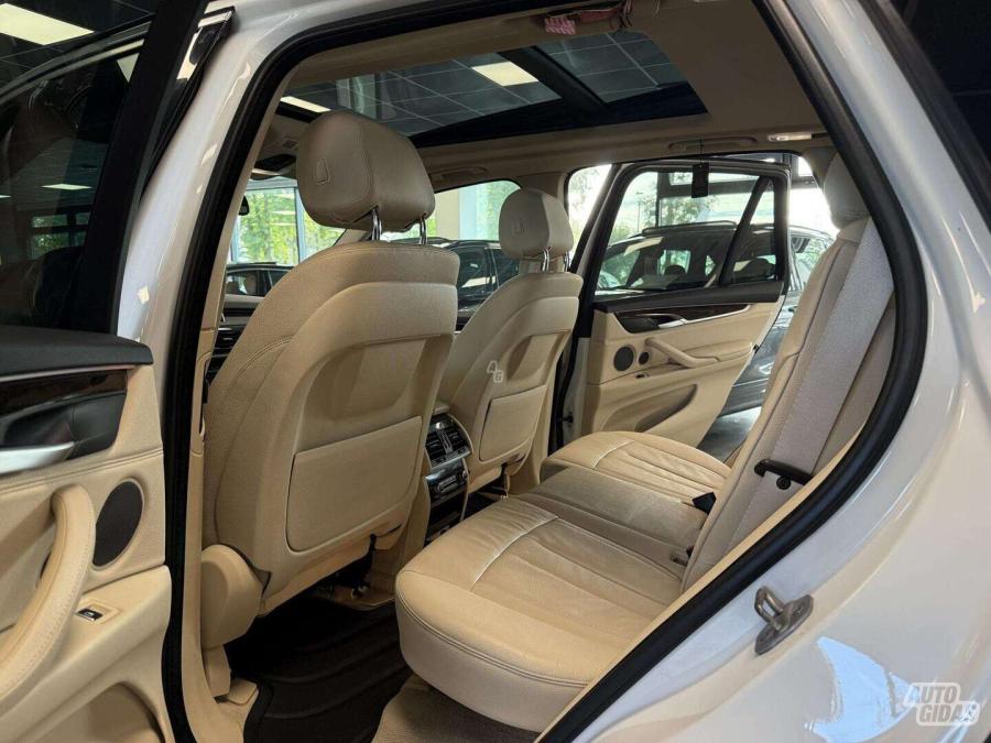 White BMW X5 2015 in Klaipeda, with an engine capacity of 3.00 L and mileage of 145 thousand km for 19500 €, photo 5 on AUTOMOTO.COM.LV