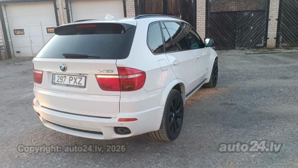 White BMW X5 2009 in Tallinn, with an engine capacity of 3.00 L and mileage of 240 thousand km for 10750 €, photo 3 on AUTOMOTO.COM.LV