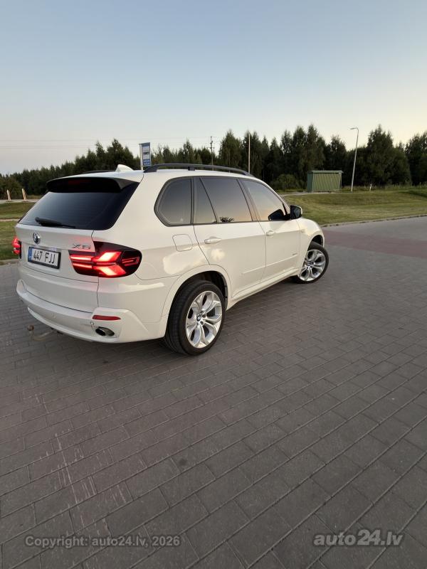 White BMW X5 2010 in Tallinn, with an engine capacity of 3.00 L and mileage of 326 thousand km for 10500 €, photo 7 on AUTOMOTO.COM.LV