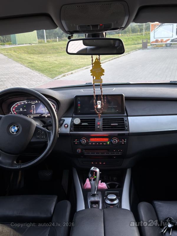 White BMW X5 2010 in Tallinn, with an engine capacity of 3.00 L and mileage of 326 thousand km for 10500 €, photo 8 on AUTOMOTO.COM.LV