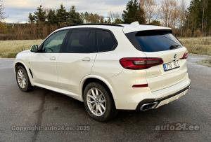 Balts BMW X5 2018 Tallina, ar dzinēja tilpumu 3.00 L un nobraukumu 148 tūkst. km par 37900 €, foto 2 vietnē AUTOMOTO.COM.LV