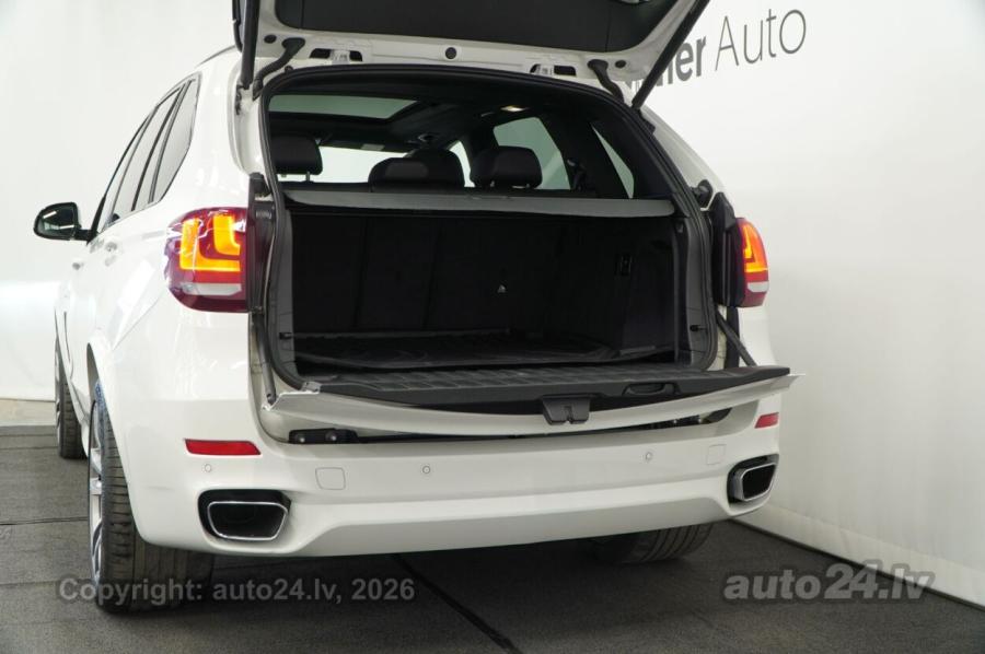 White BMW X5 2018 in Tallinn, with an engine capacity of 3.00 L and mileage of 128 thousand km for 34900 €, photo 6 on AUTOMOTO.COM.LV