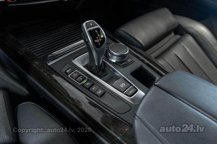 White BMW X5 2018 in Tallinn, with an engine capacity of 3.00 L and mileage of 154 thousand km for 31900 €, photo 12 on AUTOMOTO.COM.LV