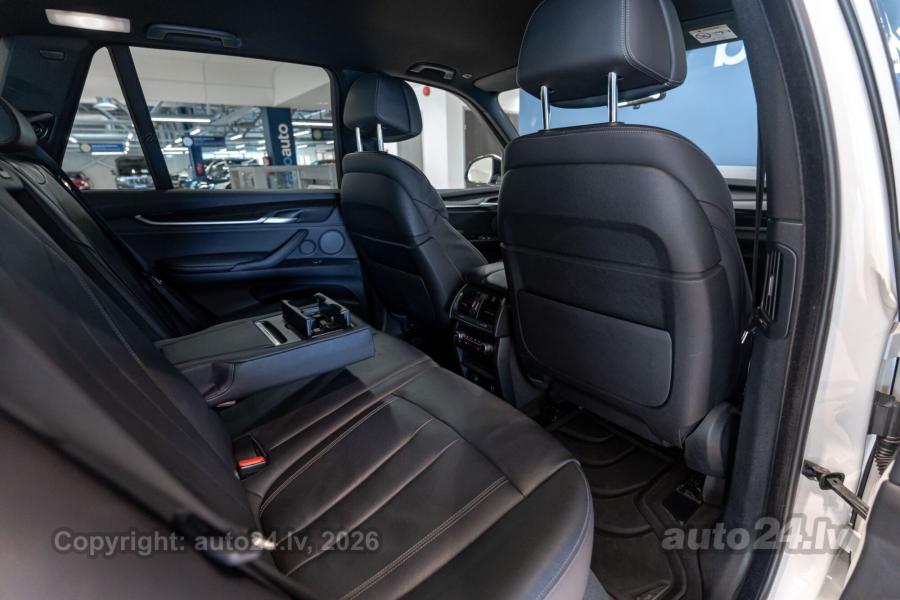 White BMW X5 2018 in Tallinn, with an engine capacity of 3.00 L and mileage of 154 thousand km for 31900 €, photo 14 on AUTOMOTO.COM.LV