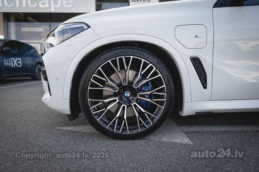 Balts BMW X5 2020 Tartu, ar dzinēja tilpumu 3.00 L un nobraukumu 96 tūkst. km par 48900 €, foto 27 vietnē AUTOMOTO.COM.LV