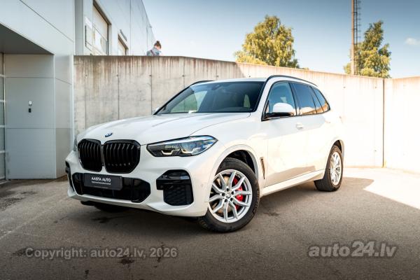 Balts BMW X5 2022 Tartu, ar dzinēja tilpumu 3.00 L un nobraukumu 46 tūkst. km par 64900 €, foto 1 vietnē AUTOMOTO.COM.LV