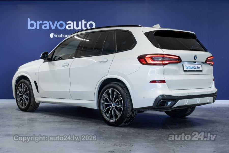 White BMW X5 2022 in Tallinn, with an engine capacity of 3.00 L and mileage of 62 thousand km for 63900 €, photo 4 on AUTOMOTO.COM.LV