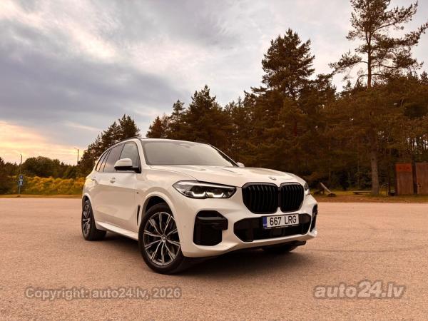 Balts BMW X5 2023 Tallina, ar dzinēja tilpumu 3.00 L un nobraukumu 38 tūkst. km par 64900 €, foto 1 vietnē AUTOMOTO.COM.LV