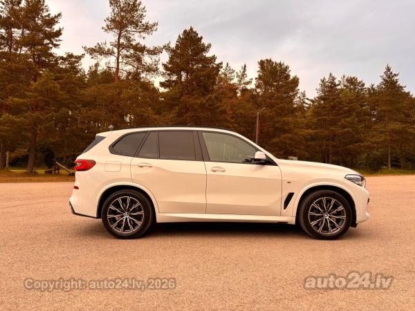 Balts BMW X5 2023 Tallina, ar dzinēja tilpumu 3.00 L un nobraukumu 38 tūkst. km par 64900 €, foto 2 vietnē AUTOMOTO.COM.LV