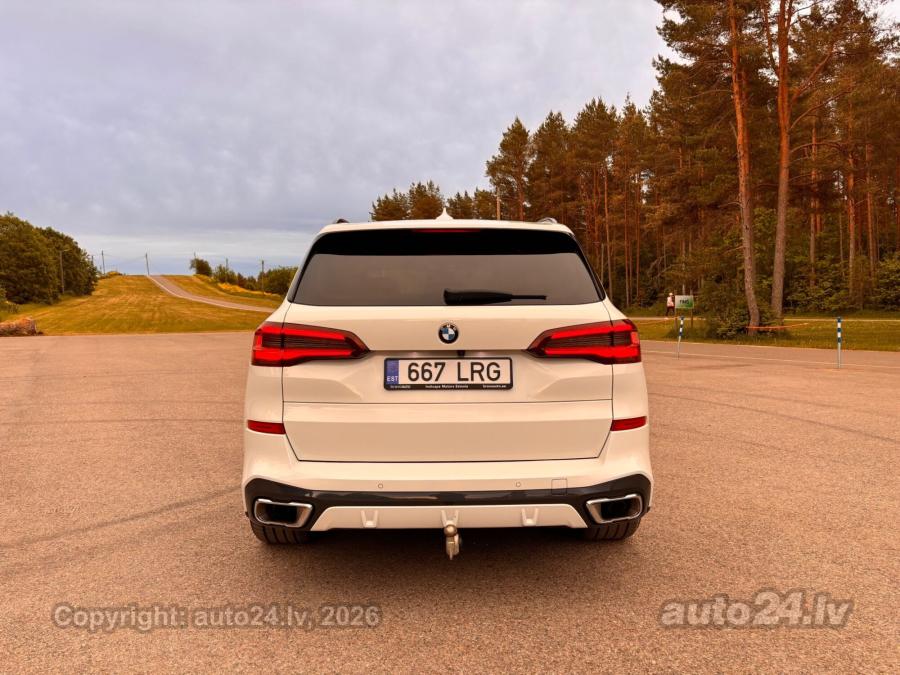 White BMW X5 2023 in Tallinn, with an engine capacity of 3.00 L and mileage of 38 thousand km for 64900 €, photo 5 on AUTOMOTO.COM.LV