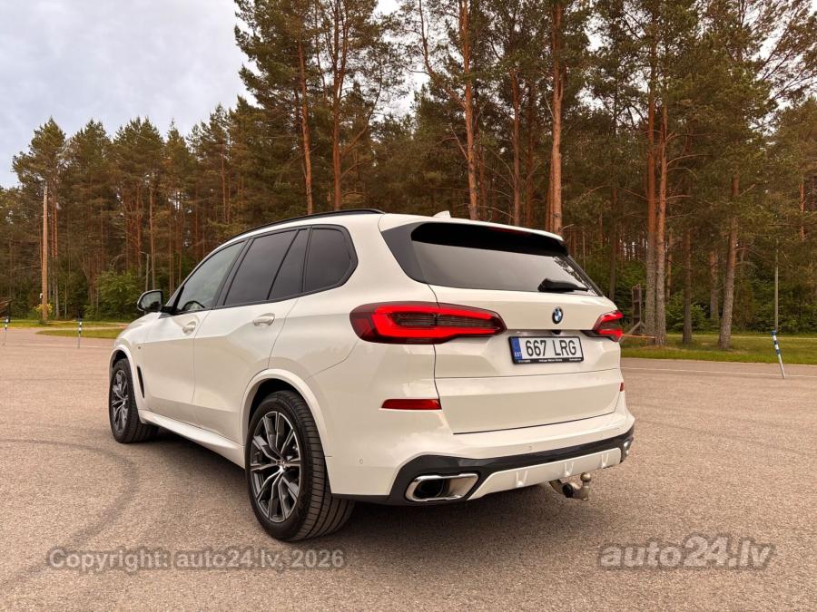 White BMW X5 2023 in Tallinn, with an engine capacity of 3.00 L and mileage of 38 thousand km for 64900 €, photo 6 on AUTOMOTO.COM.LV