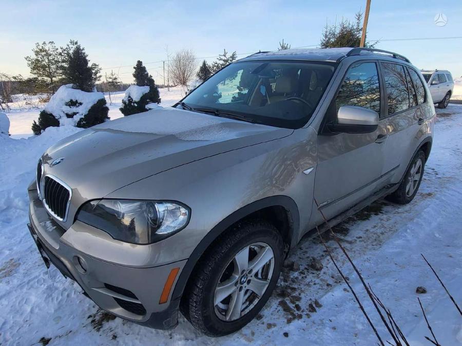 Yellow BMW X5 2011 in Plunge, with an engine capacity of 3.50 L and mileage of 296 thousand km for 5900 €, photo 3 on AUTOMOTO.COM.LV