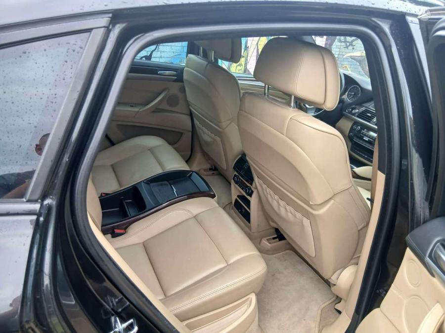 Black BMW X6 2008 in Alytus, with an engine capacity of 4.40 L and mileage of 208 thousand km for 5500 €, photo 10 on AUTOMOTO.COM.LV