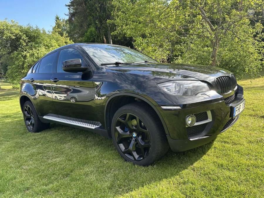 Black BMW X6 2010 in Utena, with an engine capacity of 2.99 L and mileage of 281 thousand km for 11999 €, photo 3 on AUTOMOTO.COM.LV