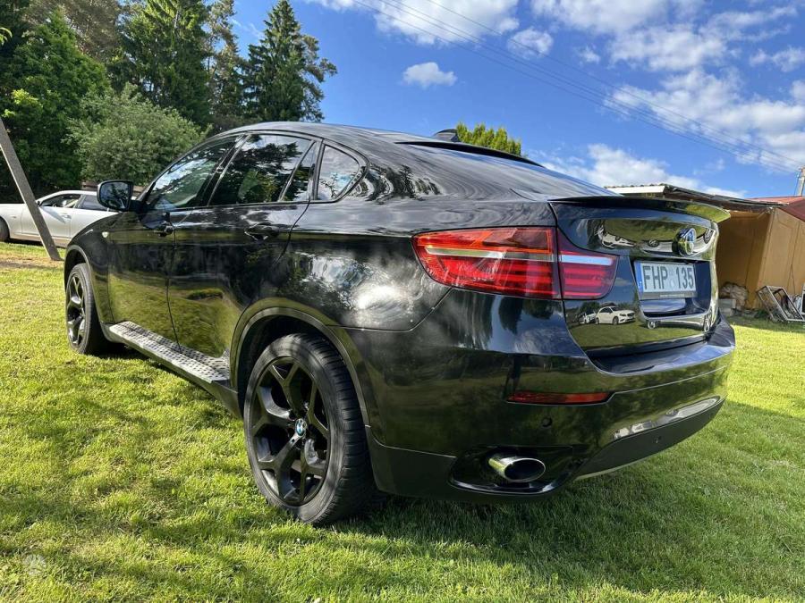 Black BMW X6 2010 in Utena, with an engine capacity of 2.99 L and mileage of 281 thousand km for 11999 €, photo 5 on AUTOMOTO.COM.LV