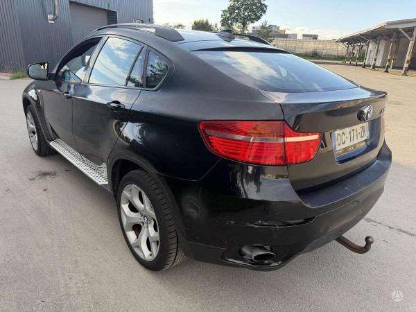 Black BMW X6 2008 in Taurage, with an engine capacity of 2.99 L and mileage of 318 thousand km for 6600 €, photo 4 on AUTOMOTO.COM.LV