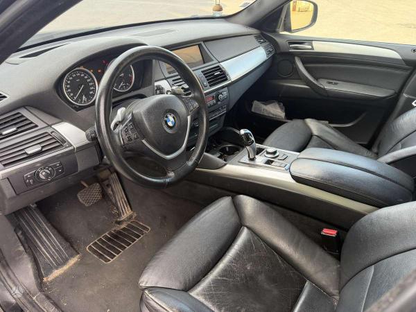 Black BMW X6 2008 in Taurage, with an engine capacity of 2.99 L and mileage of 318 thousand km for 6600 €, photo 8 on AUTOMOTO.COM.LV