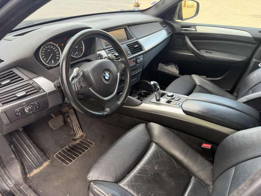 Black BMW X6 2008 in Taurage, with an engine capacity of 2.99 L and mileage of 318 thousand km for 6600 €, photo 9 on AUTOMOTO.COM.LV