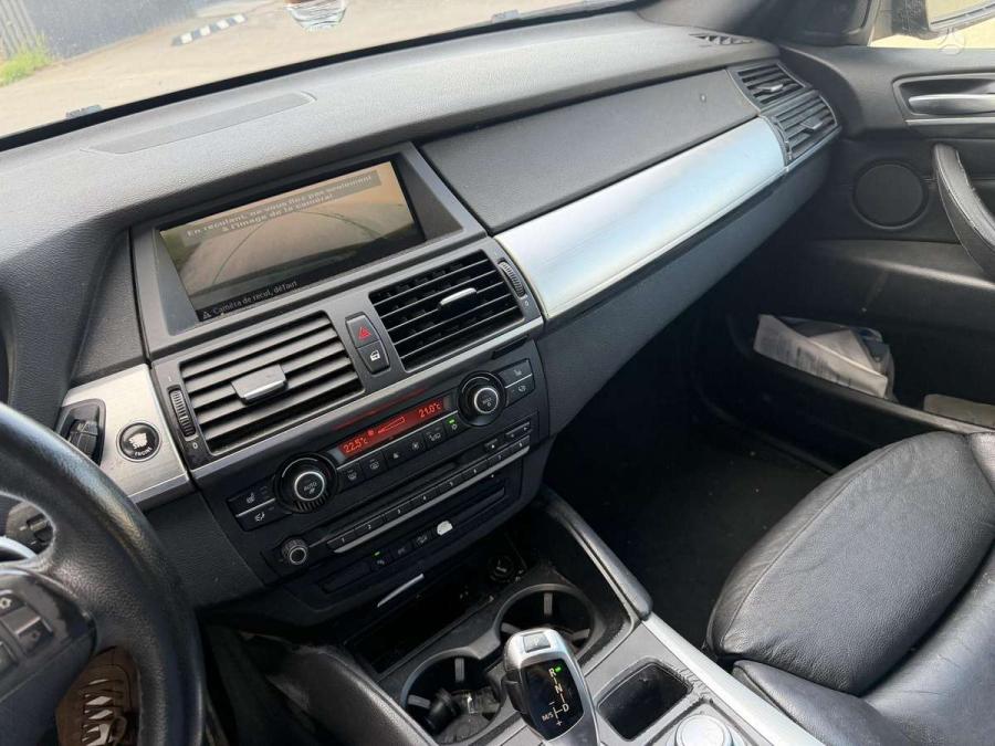 Black BMW X6 2008 in Taurage, with an engine capacity of 2.99 L and mileage of 318 thousand km for 6600 €, photo 11 on AUTOMOTO.COM.LV