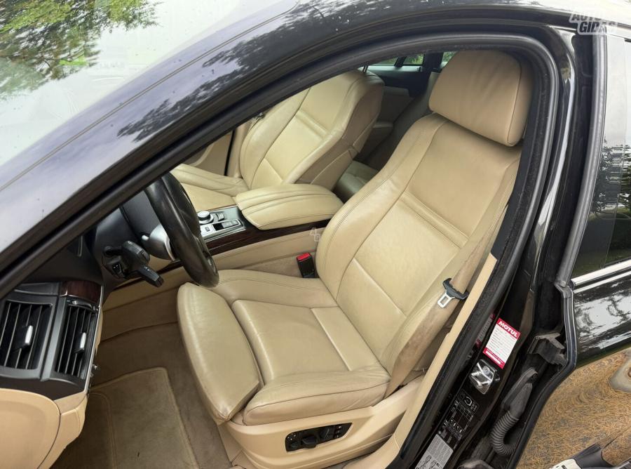 Black BMW X6 2008 in Vilnius, with an engine capacity of 4.40 L and mileage of 208 thousand km for 6999 €, photo 9 on AUTOMOTO.COM.LV