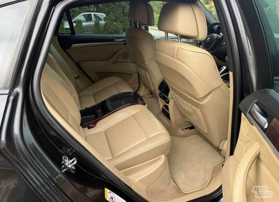Black BMW X6 2008 in Vilnius, with an engine capacity of 4.40 L and mileage of 208 thousand km for 6999 €, photo 13 on AUTOMOTO.COM.LV