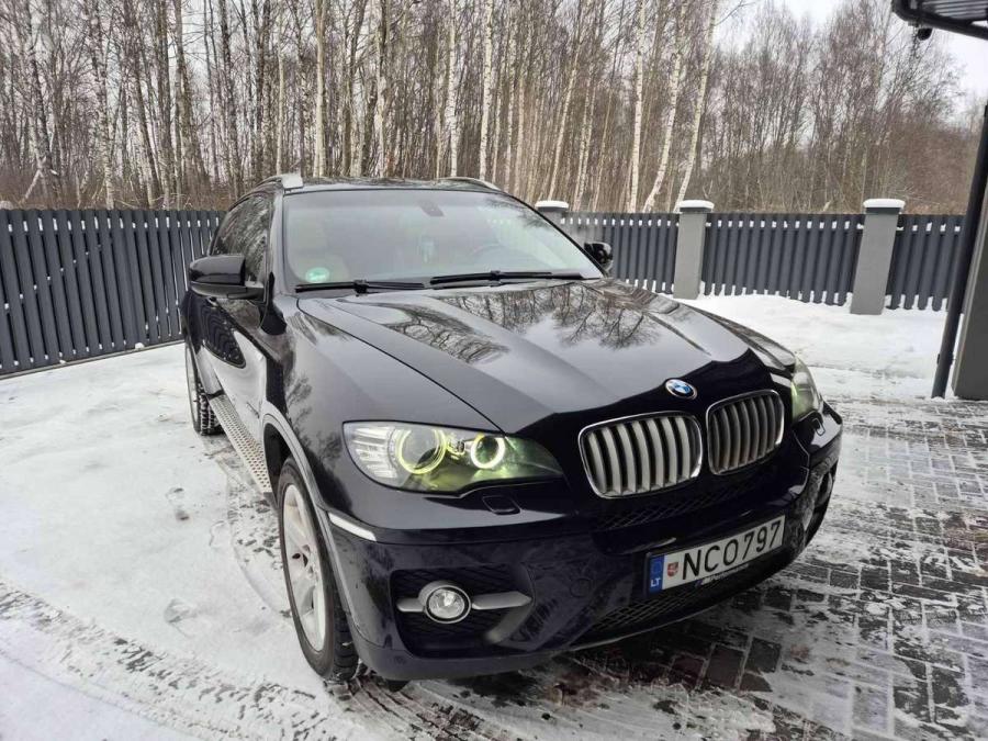 Black BMW X6 2009 in Siauliai, with an engine capacity of 3.00 L and mileage of 214 thousand km for 11800 €, photo 1 on AUTOMOTO.COM.LV