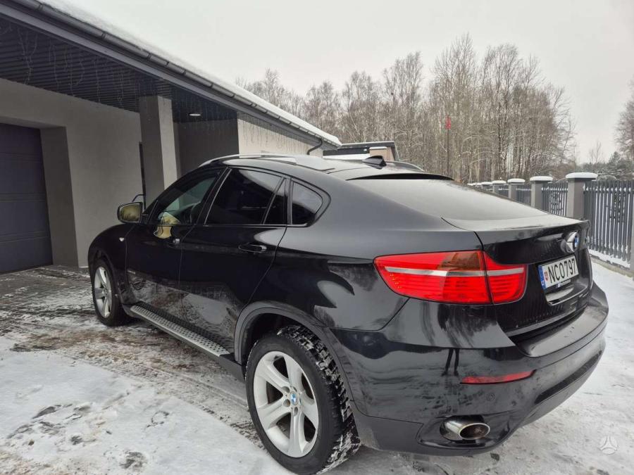 Black BMW X6 2009 in Siauliai, with an engine capacity of 3.00 L and mileage of 214 thousand km for 11800 €, photo 5 on AUTOMOTO.COM.LV