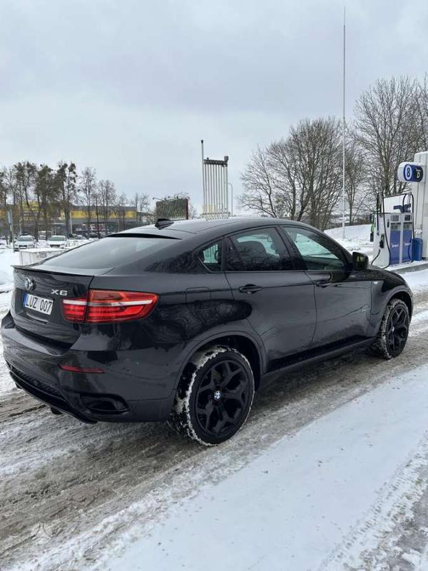 Black BMW X6 2009 in Alytus, with an engine capacity of 2.99 L and mileage of 320 thousand km for 11000 €, photo 5 on AUTOMOTO.COM.LV