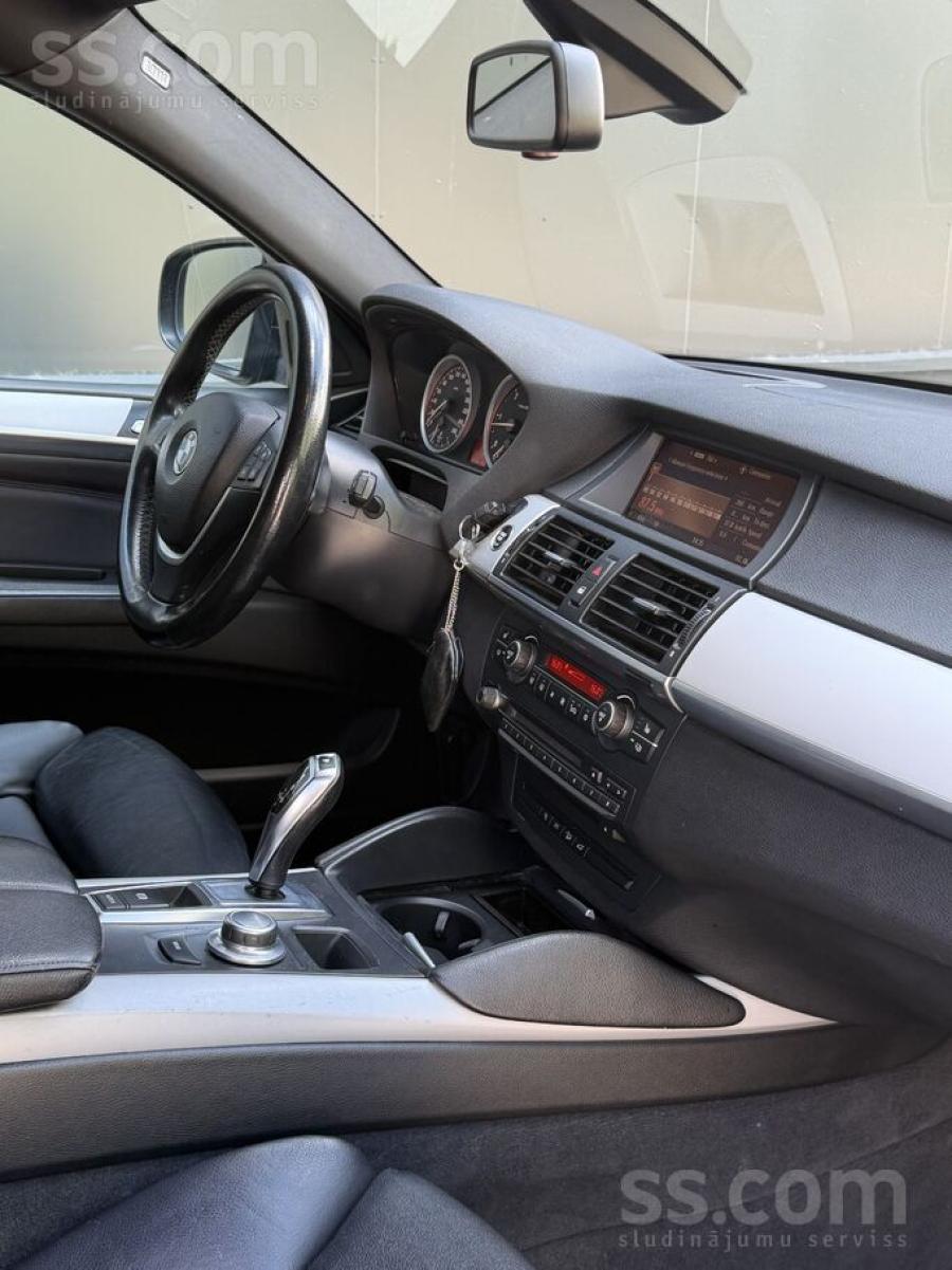 Black BMW X6 2009 in Riga, with an engine capacity of 3.00 L and mileage of 366 thousand km for 11498 €, photo 9 on AUTOMOTO.COM.LV