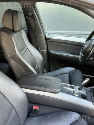 Black BMW X6 2009 in Riga, with an engine capacity of 3.00 L and mileage of 366 thousand km for 11498 €, photo 10 on AUTOMOTO.COM.LV