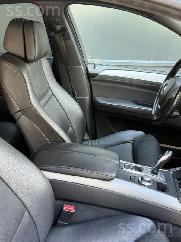 Black BMW X6 2009 in Riga, with an engine capacity of 3.00 L and mileage of 366 thousand km for 10999 €, photo 9 on AUTOMOTO.COM.LV