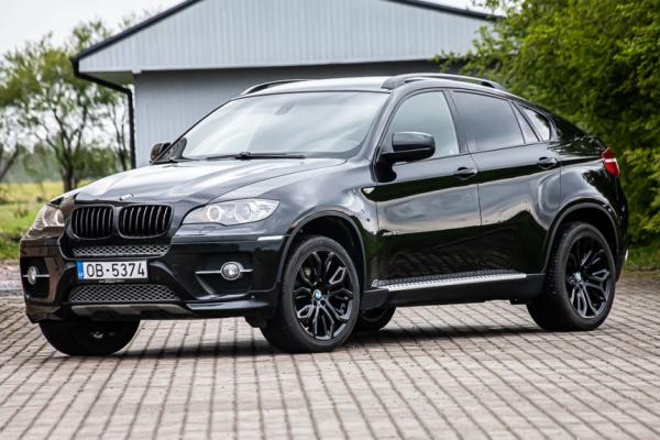 Black BMW X6 2009 in Riga, with an engine capacity of 3.00 L and mileage of 319 thousand km for 11490 €, photo 1 on AUTOMOTO.COM.LV